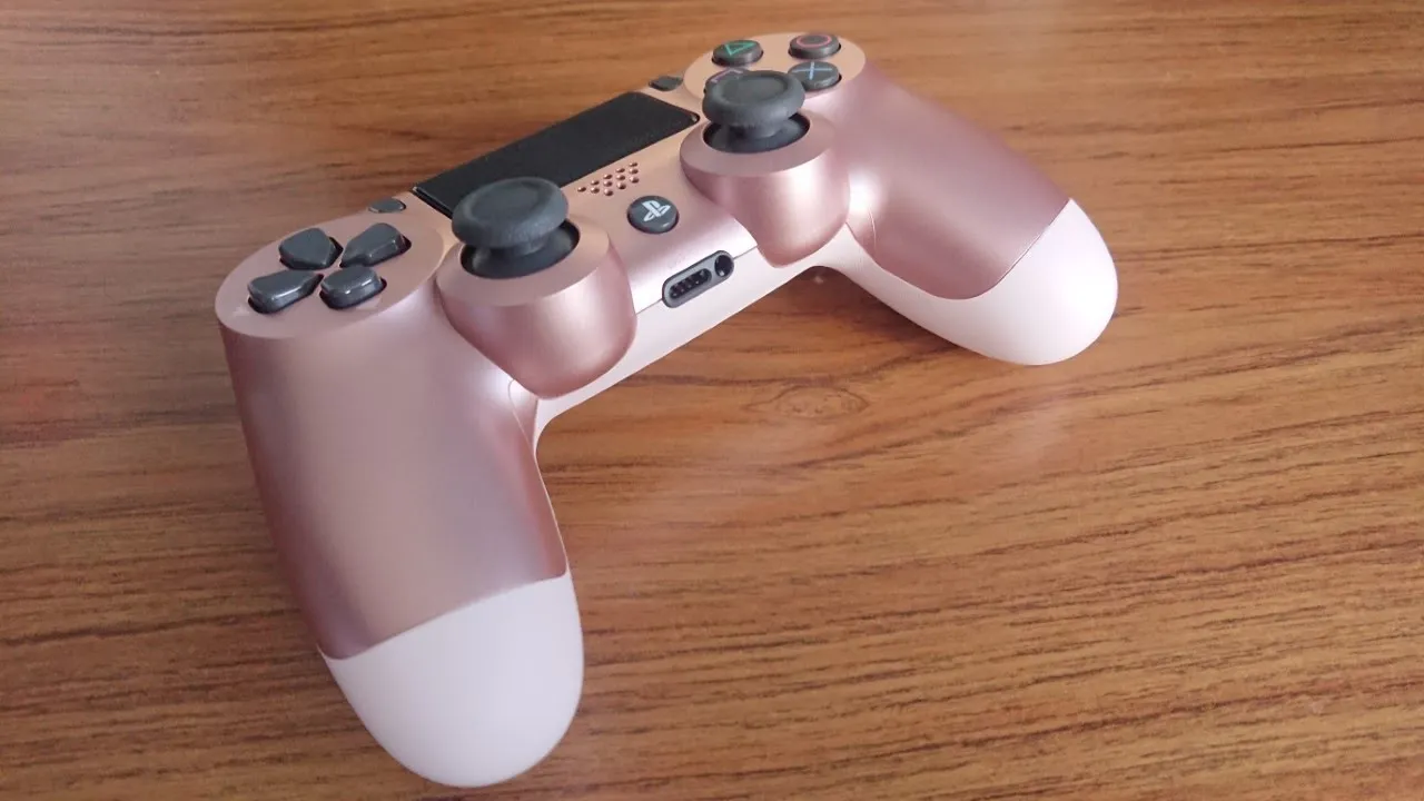 PS4 Rose Gold Dualshock Controller Review - Dem Crumblies Reviews